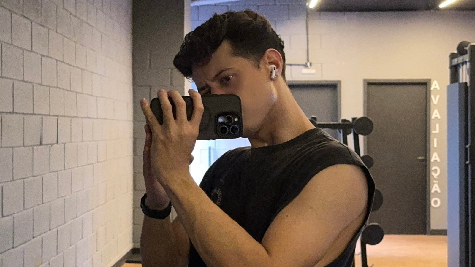 Vitor Moura - MAYHEM NA PRAIA